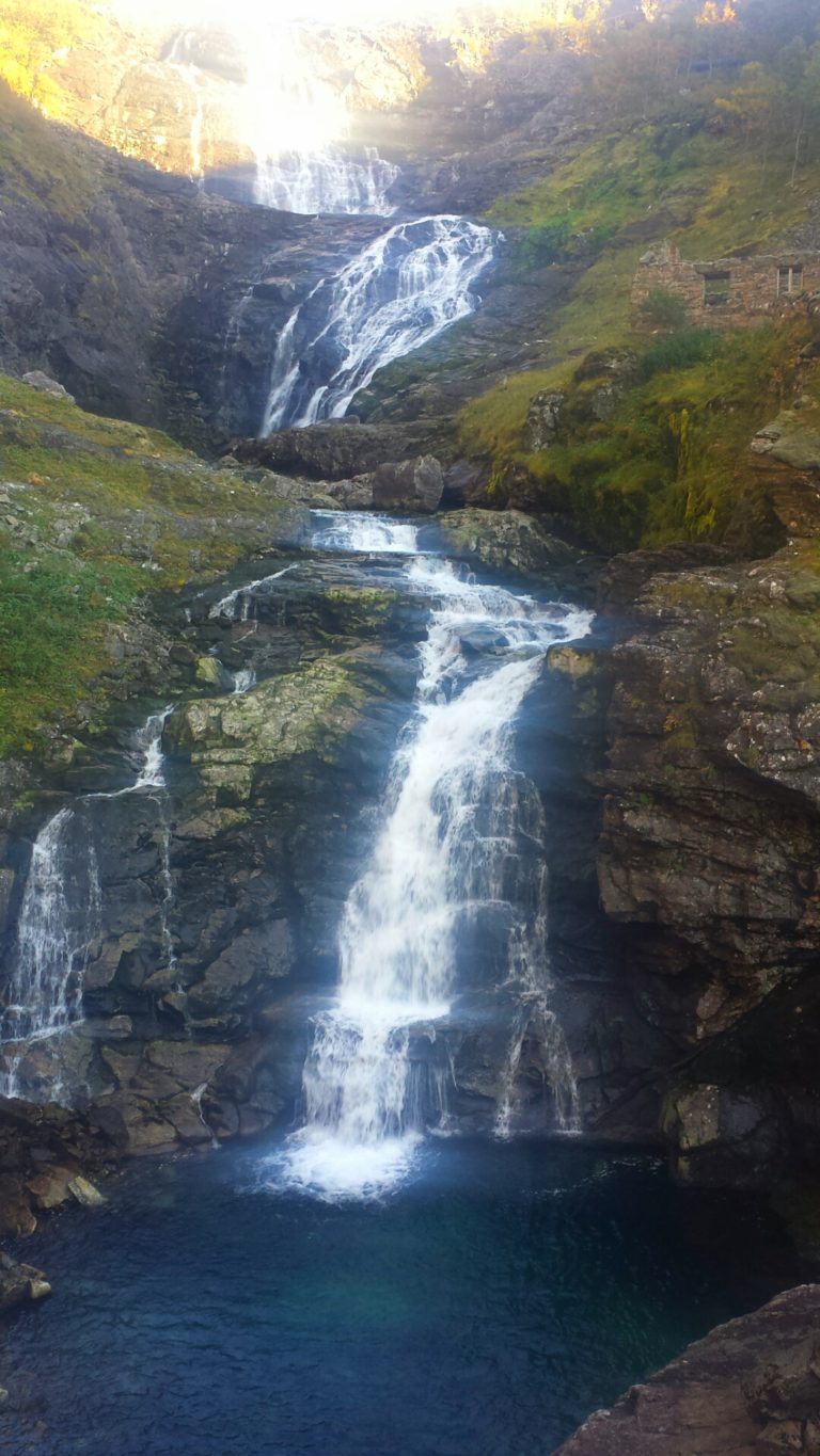 Take A Ride On The Famous Flåmsbana Train – The World’s Most Beautiful ...