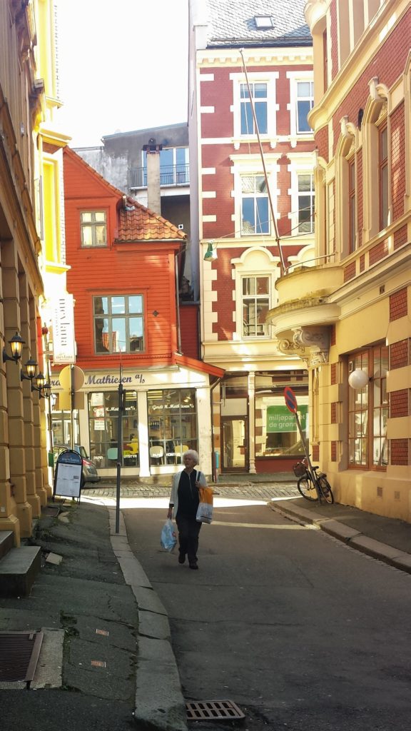 The Ultimate Guide To Street Photography – Tips & Tricks - Where in the ...